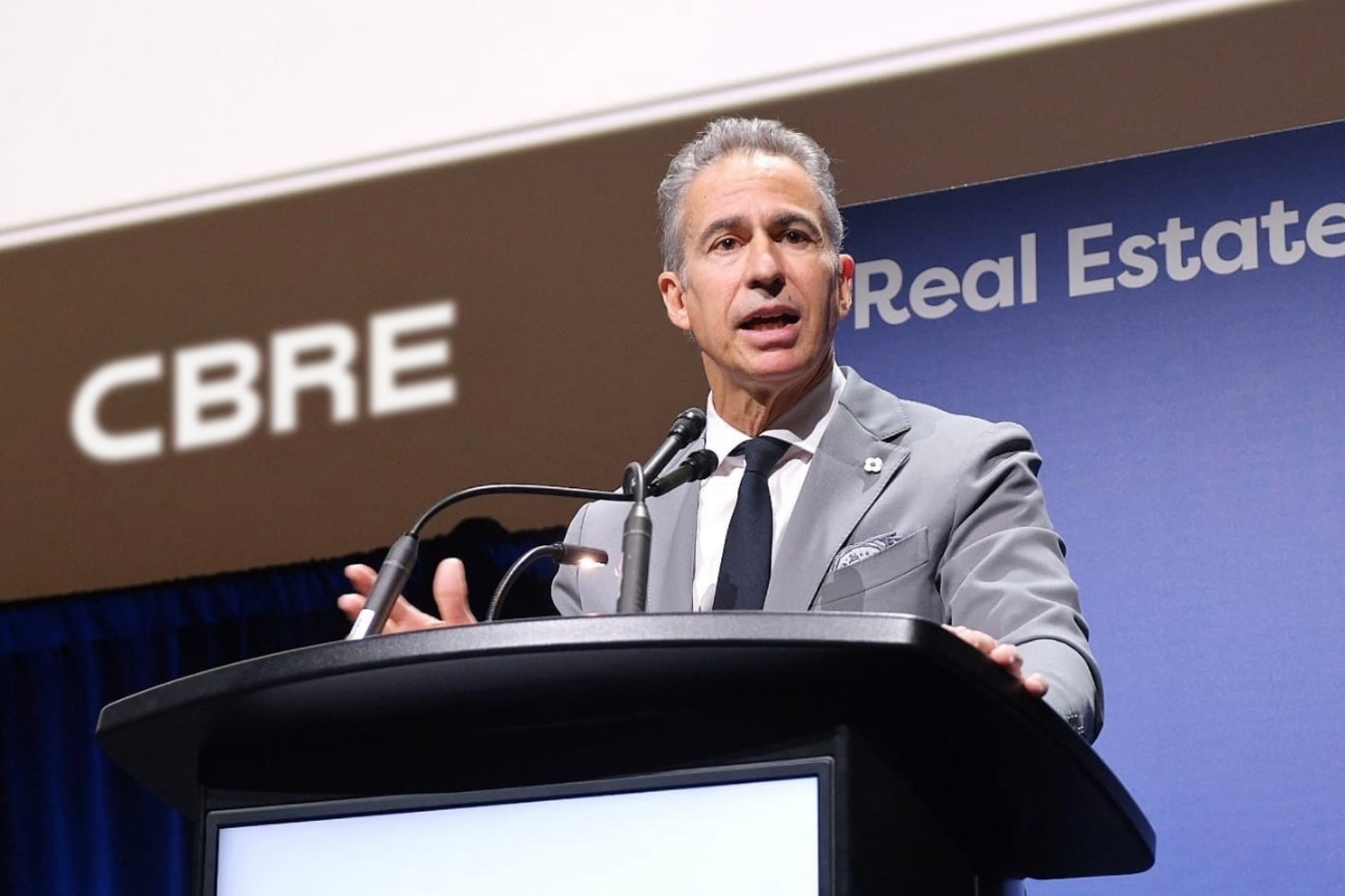 Commercial Real Estate Services | CBRE Canada