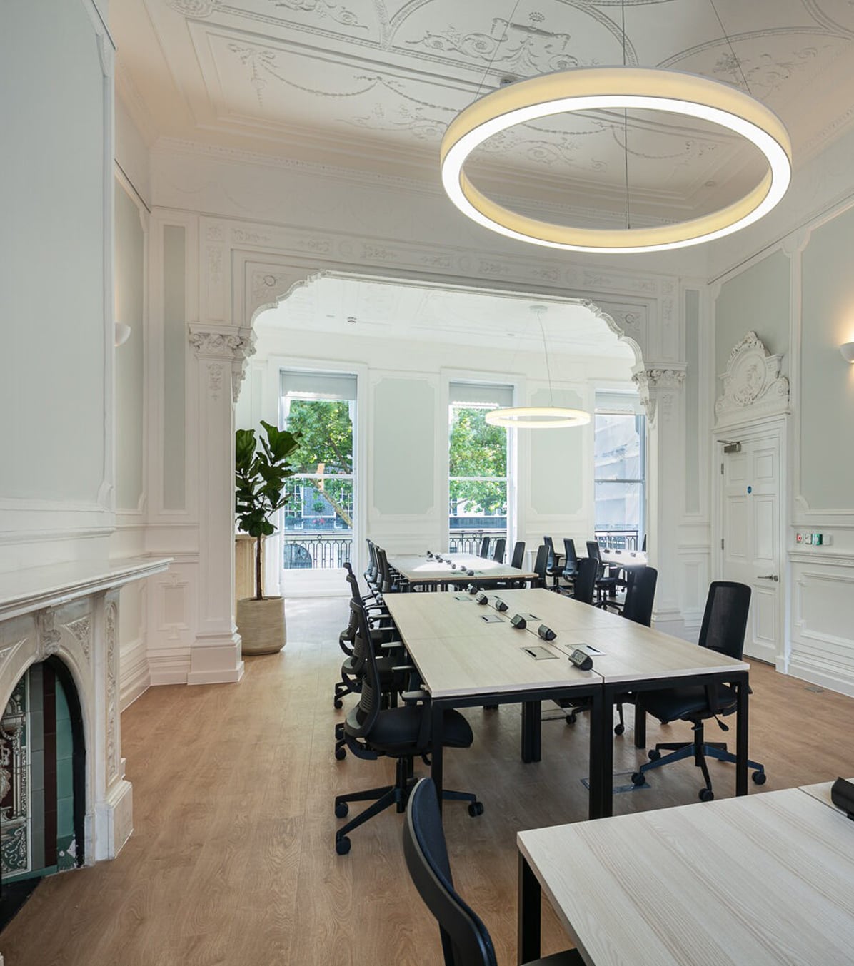 Best Serviced Offices in London: Flexible Workspaces for 2026 | CBRE UK