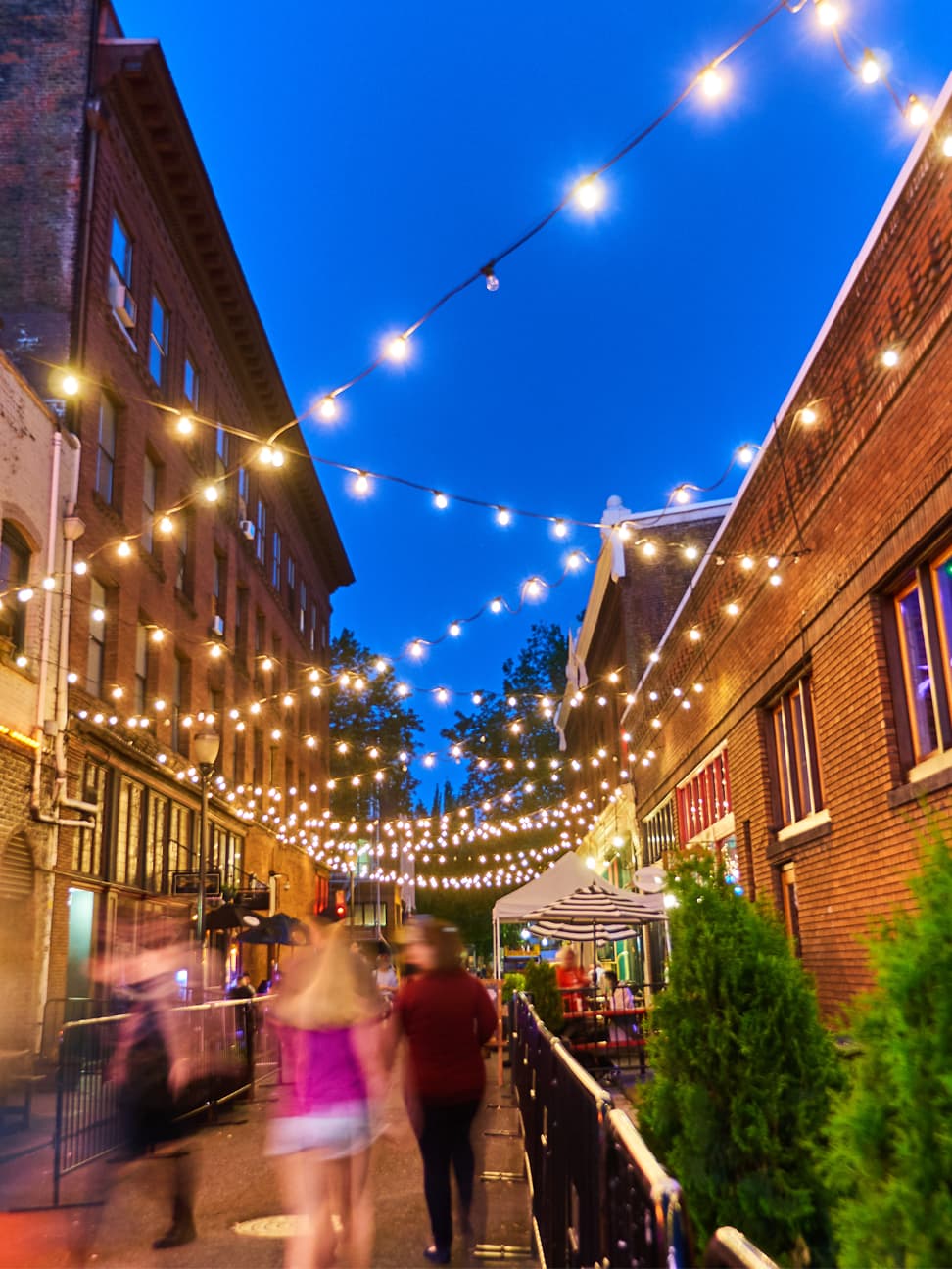 Real Estate After Dark: How Landlords Can Tap into the Night Economy | CBRE