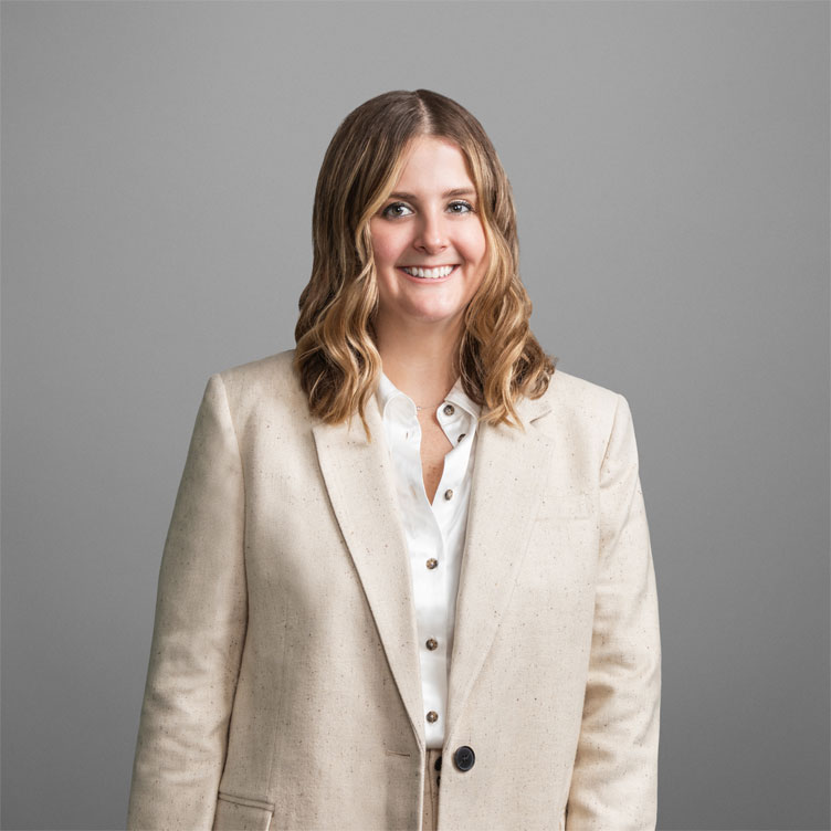 Julia Williams | CBRE
