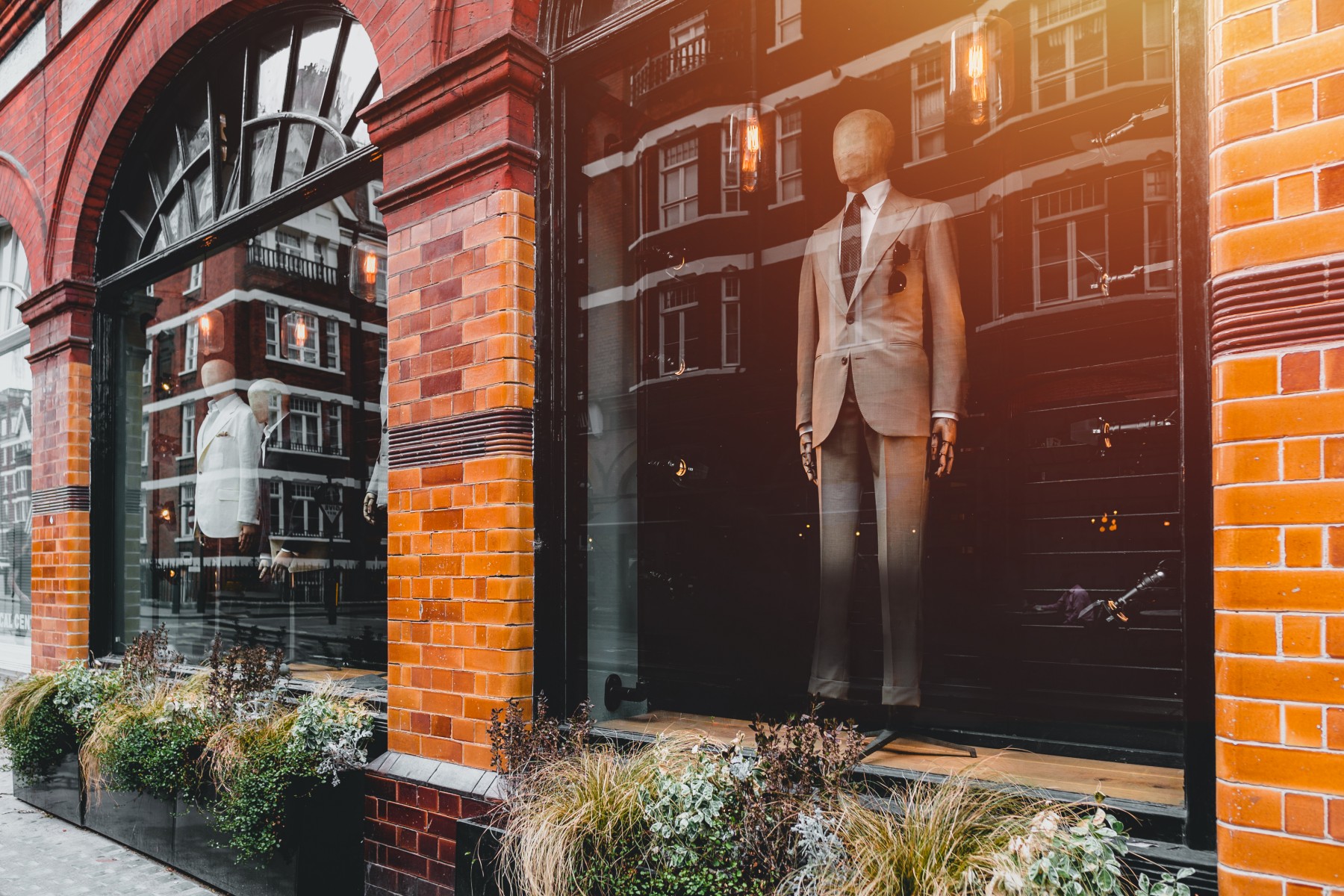 CBRE to acquire leading UK retail and leisure real estate consultancy ...