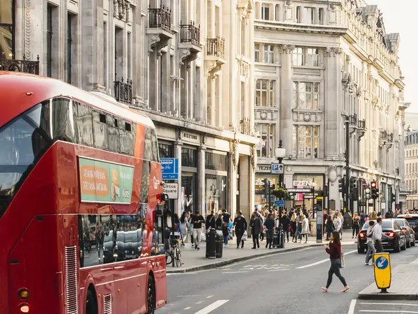 Commercial Retail Services | CBRE UK